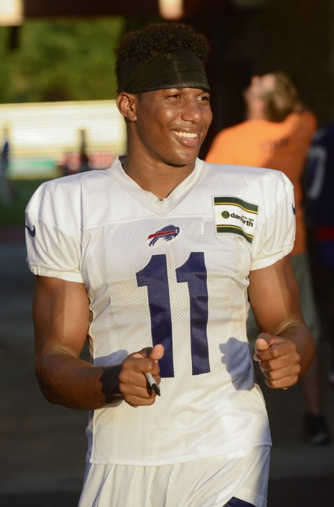 Zay Jones: See Pics The Of Buffalo Bills Wide Receiver – Hollywood Life