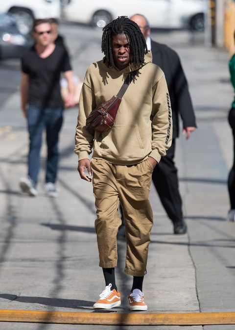 Daniel Caesar: Pics of the Music Artist – Hollywood Life