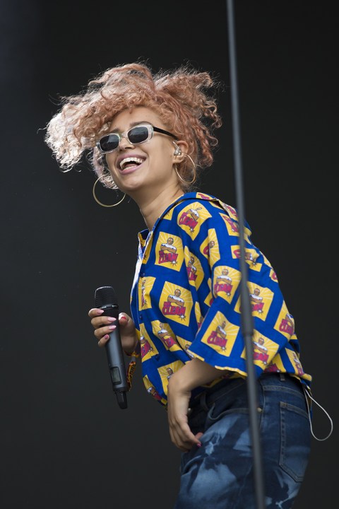 Raye — Pics Of The British Singer Reportedly dating Drake – Hollywood Life