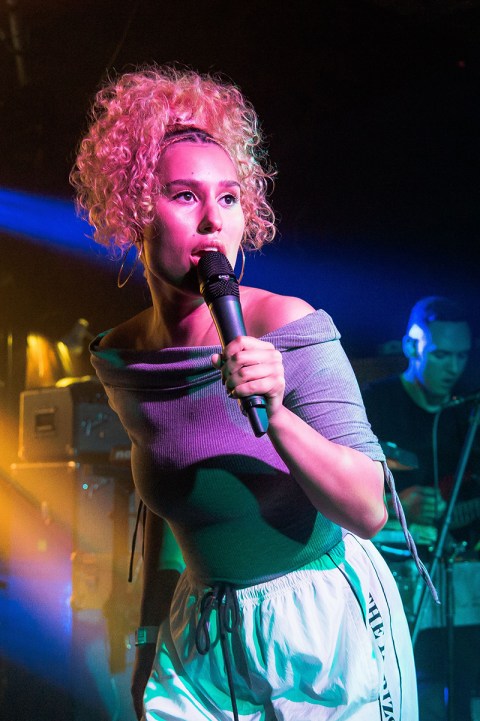 Raye — Pics Of The British Singer Reportedly dating Drake – Hollywood Life