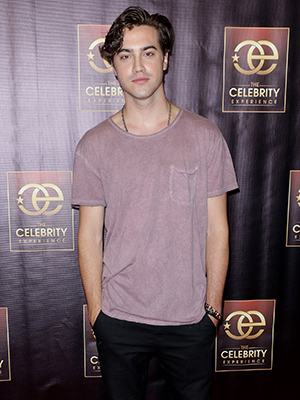 Ryan McCartan: PICS of the Singer/Actor – Hollywood Life