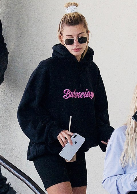 Celebrities Wearing Scrunchies — PICS – Hollywood Life