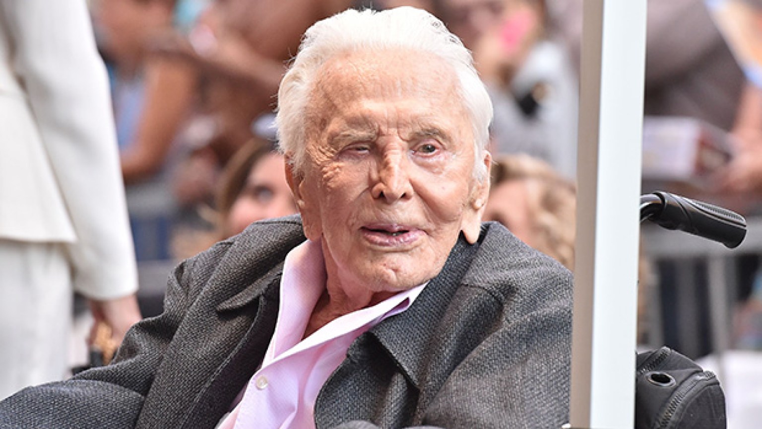 Kirk Douglas Dead: The Hollywood Actor Dies at 103 – Hollywood Life