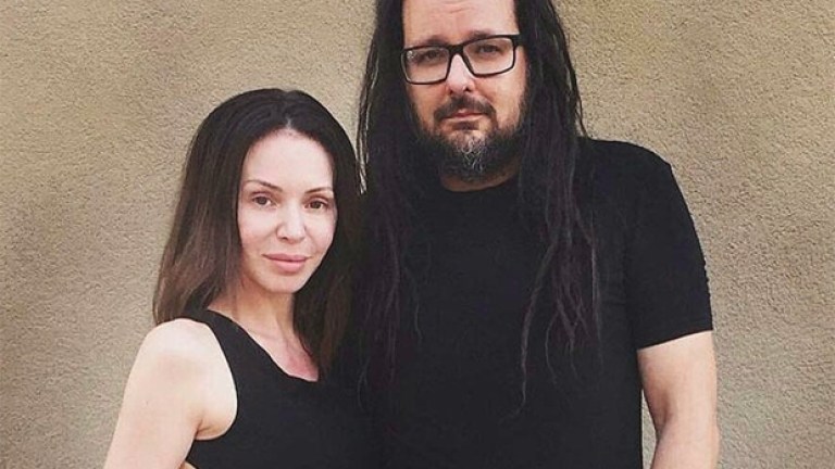 Who Is Deven Davis? 5 Things On The Wife Of Korn Singer Jonathan Davis ...