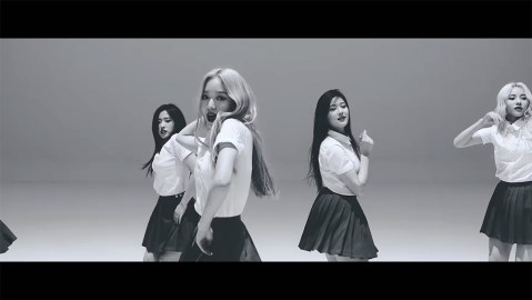 Loona: Photos Of The K-Pop Girl Group – Hollywood Life