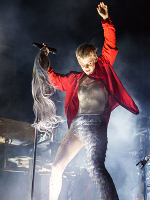 Robyn — Pics – Hollywood Life