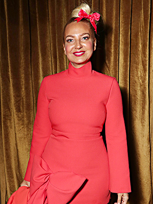 Sia: Photos of Singer – Hollywood Life