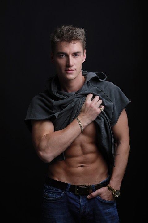 Alex Sparrow — Photos Of The Singer – Hollywood Life