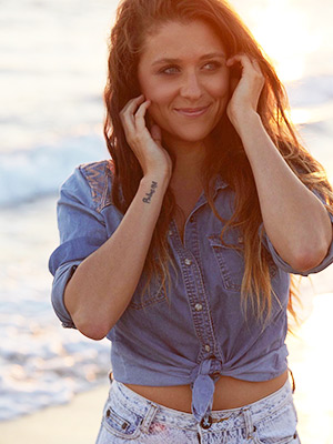 Courtney Cole: Photos Of The Singer – Hollywood Life