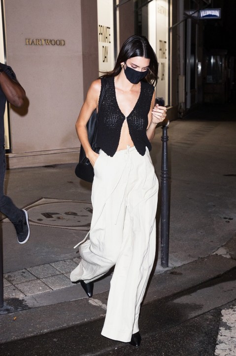 Kardashians & Jenners Going Braless – Pics Of All The Sisters ...