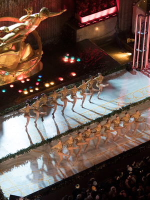 30 Rockefeller Tree Lighting 2018 — PICS – Hollywood Life