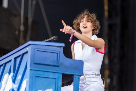 Who Is King Princess? 5 Facts About Singer Performing On ‘SNL ...