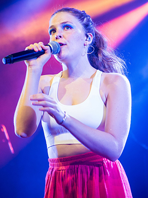 Maggie Rogers: Photos Of The Singer – Hollywood Life