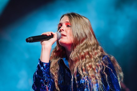 Who Is Maggie Rogers? 5 Facts About The Singer Performing On ‘SNL ...