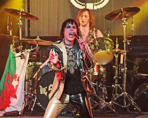 The Struts Pics: See Photos Of The Rock Band – Hollywood Life