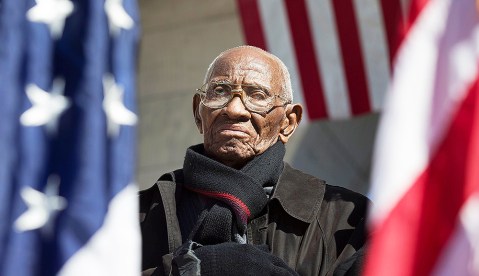 Richard Overton — Pics Of Nation’s Oldest Man – Hollywood Life