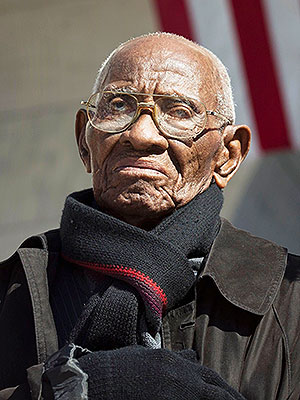 Richard Overton — Pics Of Nation’s Oldest Man – Hollywood Life
