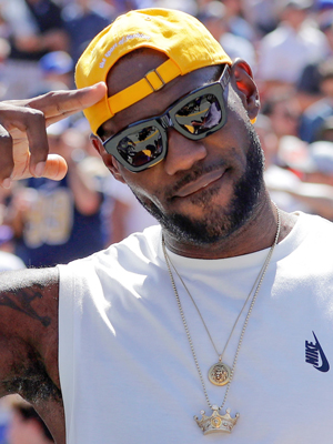 Famous Los Angeles Rams Fans – Pics – Hollywood Life