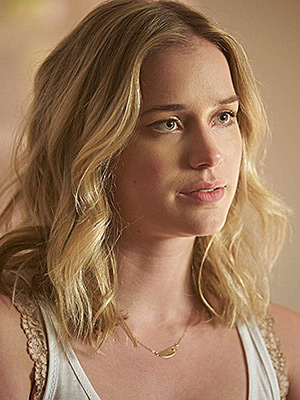 ‘You’: Netflix Series — Photos – Hollywood Life