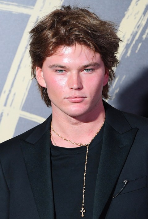 Jordan Barrett: Pics Of The Model – Hollywood Life