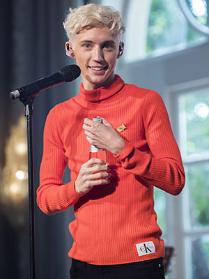 Troye Sivan: Photos Of The Singer – Hollywood Life