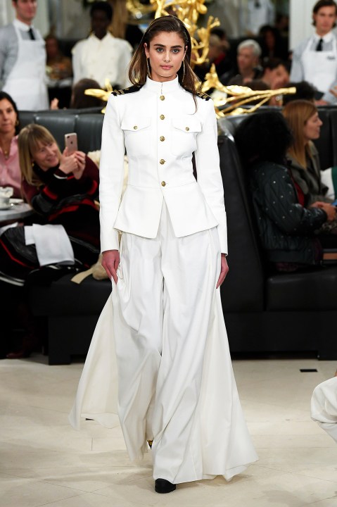 Models On Runway At New York Fashion Week — See Bella Hadid & More ...