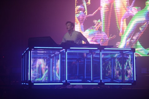 Flume: Pics of The EDM DJ & Producer – Hollywood Life