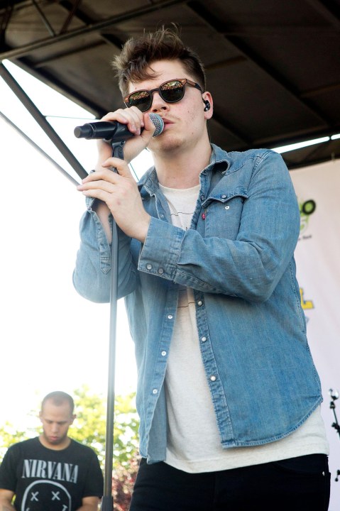 Kevin Garrett — Photos Of The Singer – Hollywood Life