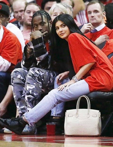 Celebrity Couples Kissing at Sports Games: Photos – Hollywood Life