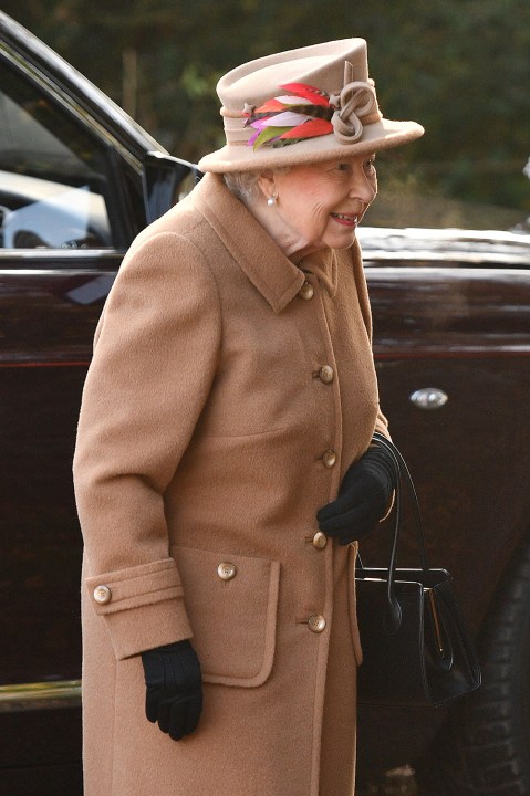 Queen Elizabeth In Outfits Of Every Color: Photos – Hollywood Life
