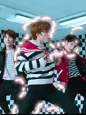 TXT: Photos Of The K-Pop Band – Hollywood Life