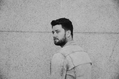 Adam Doleac: Photos Of The Singer – Hollywood Life