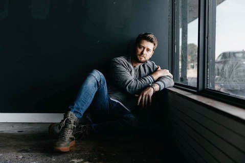 Adam Doleac: Photos Of The Singer – Hollywood Life