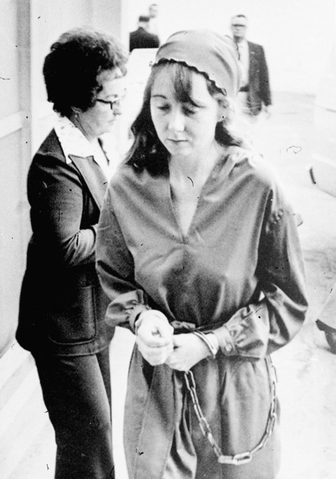 Lynette ‘Squeaky’ Fromme Pics: Photos Of The Manson Family Member ...