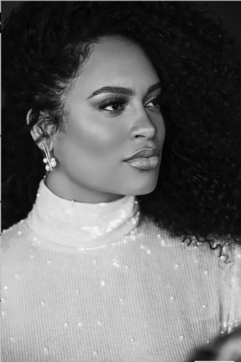 Nicole Bus: Photos Of The Singer – Hollywood Life