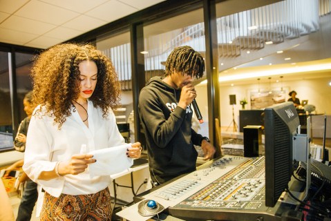 Nicole Bus: Photos Of The Singer – Hollywood Life