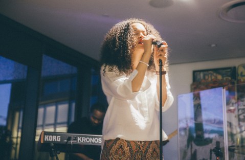 Nicole Bus: Photos Of The Singer – Hollywood Life