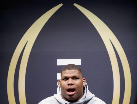 Quinnen William: Pics Of The Football Player – Hollywood Life