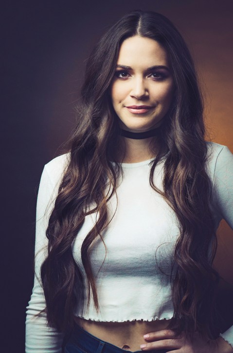 Hannah Ellis — Pics of the Singer – Hollywood Life