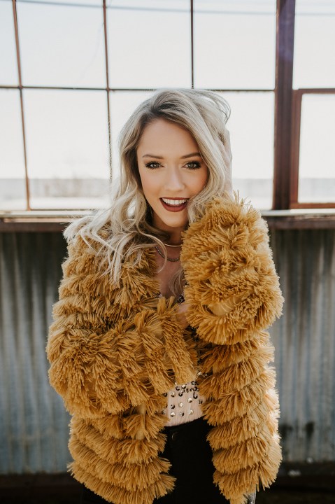 Emily Ann Roberts: Photos Of The Country Singer – Hollywood Life