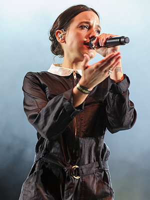 Jain: Pics Of The French Singer – Hollywood Life