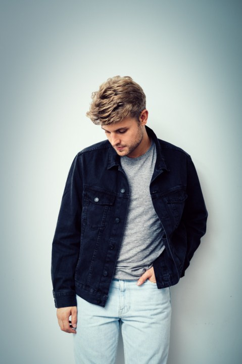 Sandro Cavazza: Pics Of The Singer – Hollywood Life