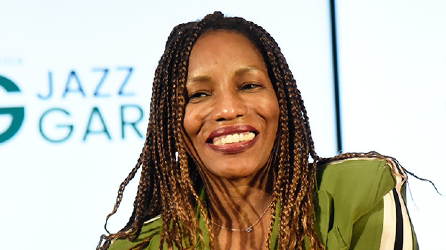 Who Is Stephanie Mills? 5 Facts About Singer Who Slammed Nicole Curran ...