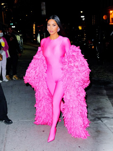 Kardashian & Jenner Sisters Wearing Neon: See Photos – Hollywood Life