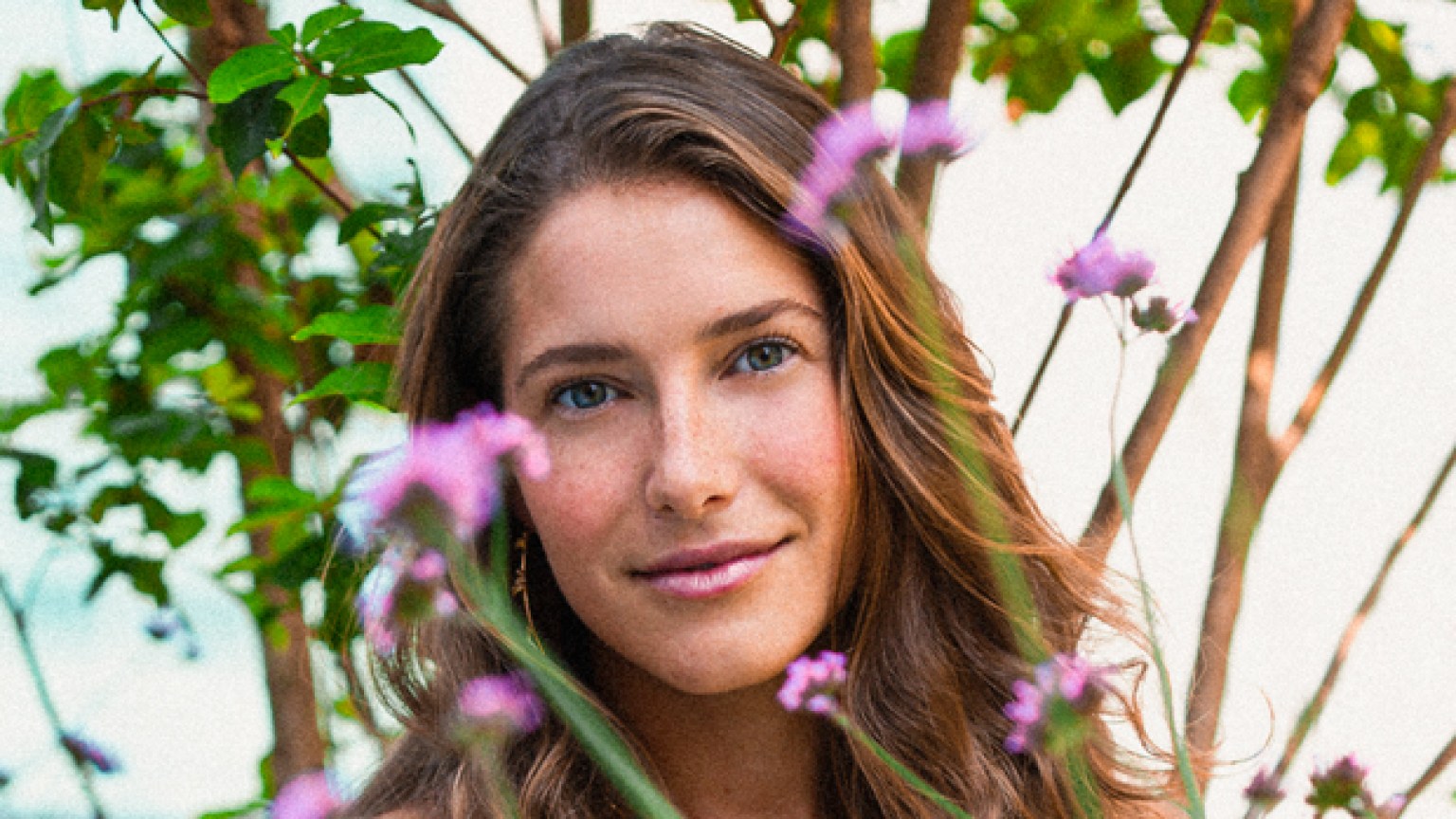 Caroline Jones Talks New Album & Working With Kenny Chesney – Hollywood ...