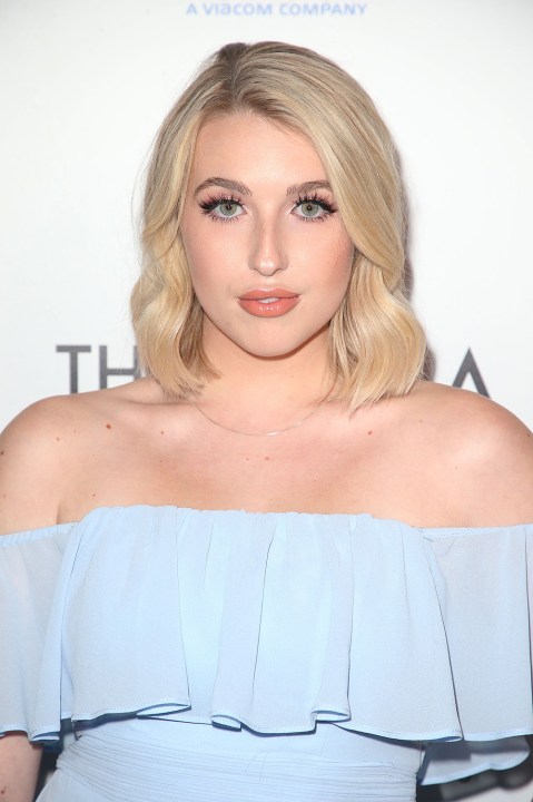 Elli Moore: Pics Of The Singer – Hollywood Life