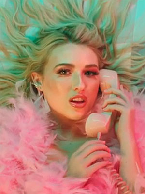 Elli Moore: Pics Of The Singer – Hollywood Life