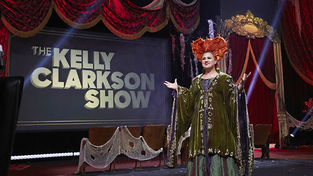 Kelly Clarkson Hocus Pocus Halloween Costume 2019: See Winifred Pics ...
