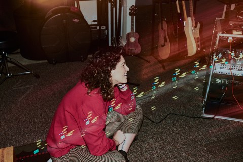 Lowen: Pics Of The Singer – Hollywood Life