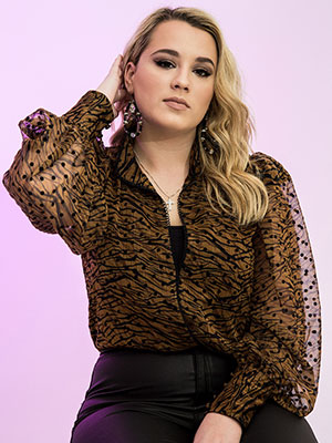 Gabby Barrett: Photos Of The Country Singer – Hollywood Life